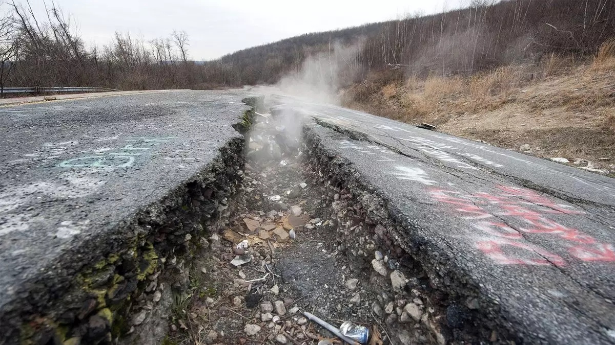 Centralia: Y Dref Ysbrydion Sydd Ar Ben Inferno