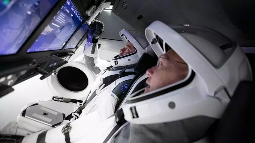 SpaceX యొక్క ఫ్లైట్ సిమ్యులేటర్