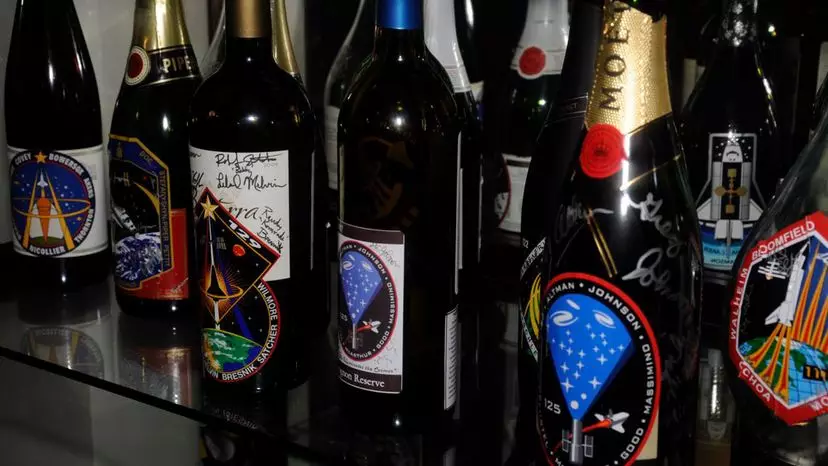 NASA vino idishlarini imzoladi