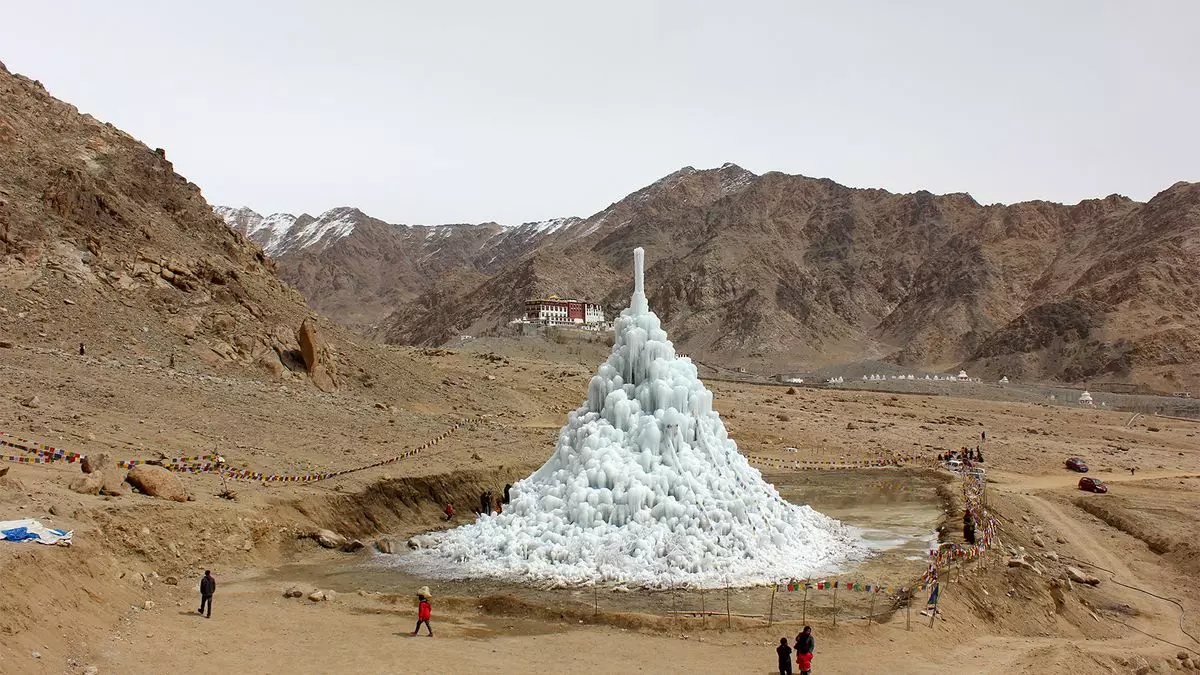 Comment les glaciers artificiels hydratent l'Himalaya