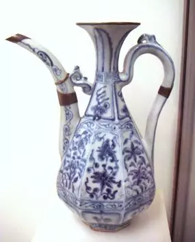 Vase yeChinese yakagadzirwa necobalt kubva kutanga kwema1300s.