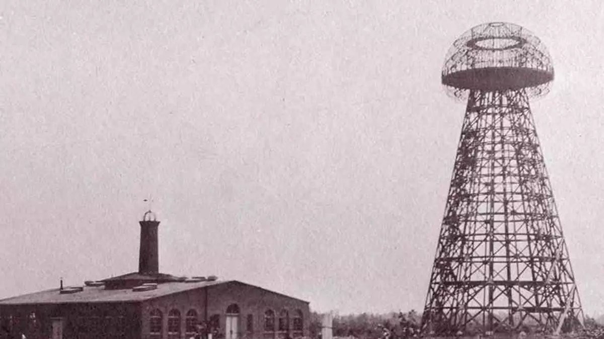 Yintoni eqhubekayo kwi-'Tesla Tower '?