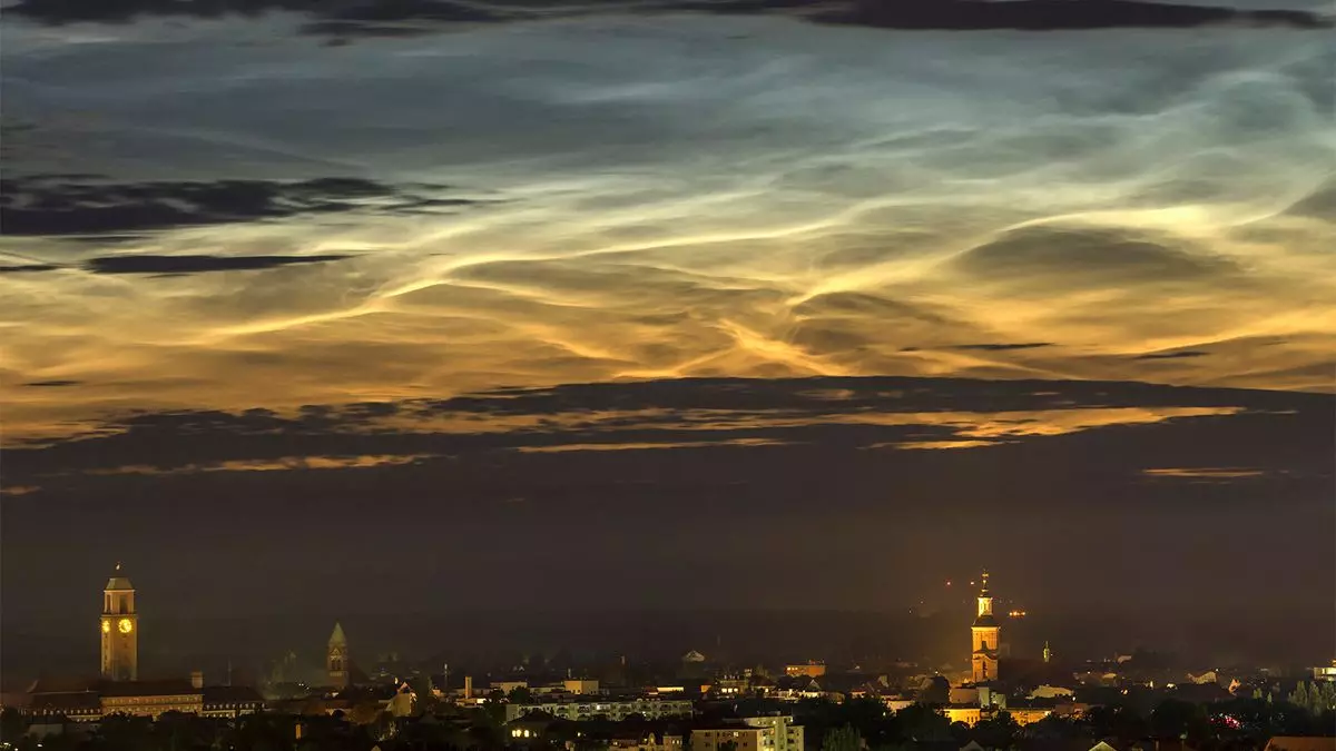 Los cristales de hielo causan hermosas nubes noctilucentes