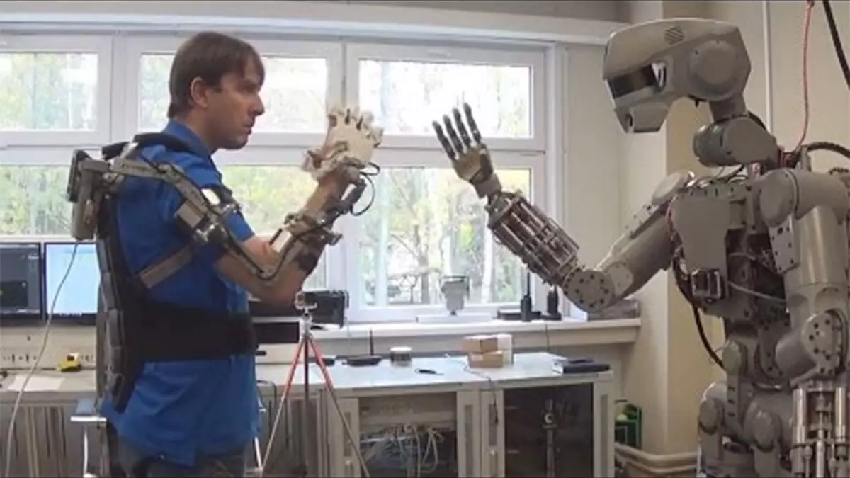 Rusland sender Humanoid FEDOR-robot ud i rummet