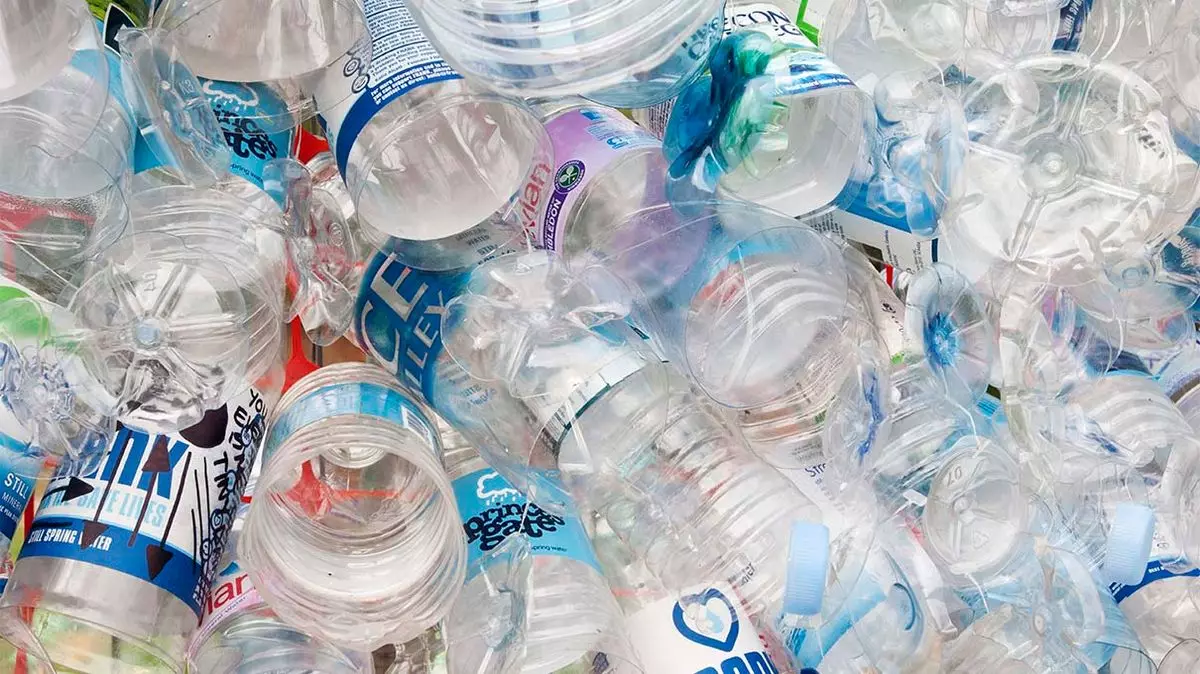 10 Fason pou sispann sèvi ak plastik kounye a