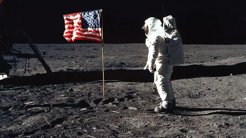 aterraxe lunar Apolo 11