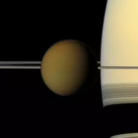 Titan iyo Saturn