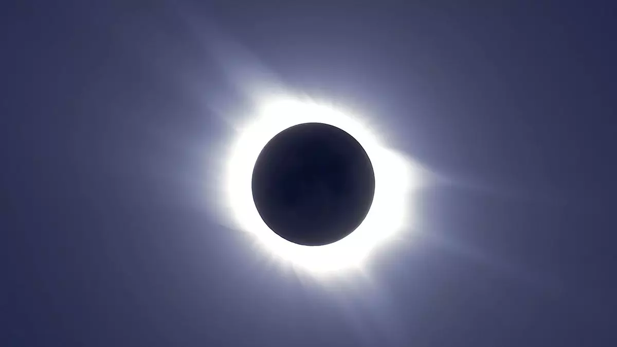 Una aplicació per a persones amb discapacitat visual per experimentar l'eclipsi solar total