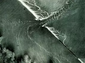 1927 ஆம் ஆண்டு ஏற்பட்ட பெரும் வெள்ளத்தின் போது, மிசிசிப்பி ஆற்றின் குறுக்கே உடைந்த கரை