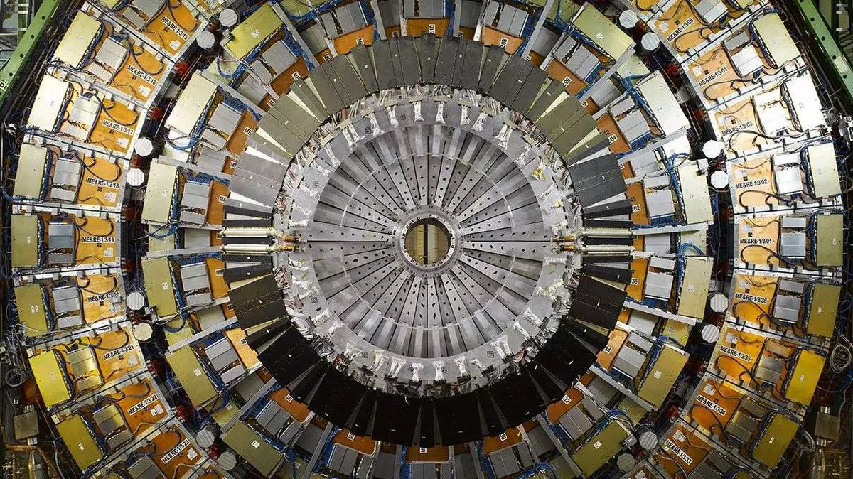 Granda Hadrono Havanta Frapan Bonan Tempon en 2016