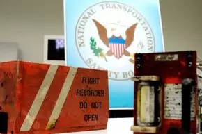 Snemalnik zvoka v pilotski kabini in snemalnik podatkov o letu, ki je bil pridobljen iz leta 2006 Comair Flight 5191.