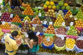 As froitas e verduras obteñen as súas cores vibrantes a partir de pigmentos naturais.