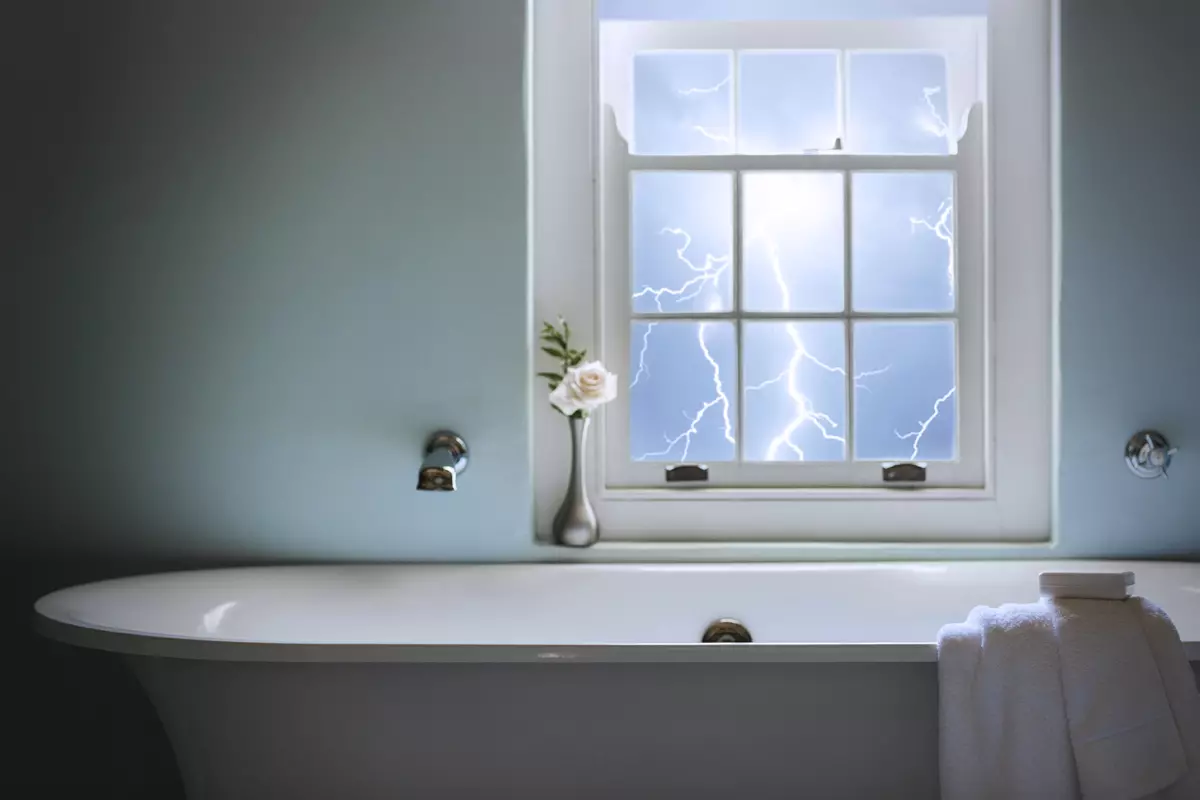 A është e rrezikshme të lahesh gjatë një stuhie?