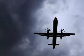 Nogle forsikringsselskaber er store på ideen om skysåning eller at få fly til at udspy sølviodid for potentielt at krympe haglsten.