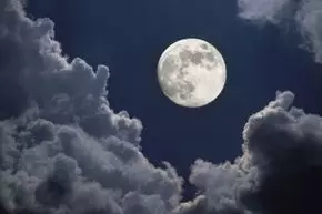 Το φεγγάρι πράγματι περιστρέφεται, υποσχόμαστε.