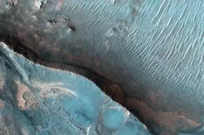 Η περιοχή Nili Fossae του Άρη είναι μία από τις μεγαλύτερες εκθέσεις σε ορυκτά αργίλου που ανακαλύφθηκαν από το φασματόμετρο OMEGA στην αποστολή Mars Express.