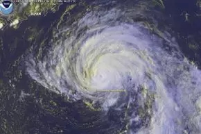 Eine Aufnahme wie diese (vom Taifun Namtheun 2004) war Teil der Tagesarbeit für GOES 9.