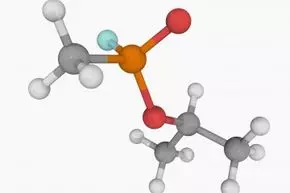 Ang molecular model na ito ng sarin ay nagpapakita ng mga carbon atom sa kulay abo, hydrogen sa puti, fluorine sa asul, oxygen sa pula at phosphorus sa orange.