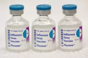 ഫ്ലൂ വാക്സിനുകൾ യഥാർത്ഥത്തിൽ നിങ്ങൾക്ക് ഫ്ലൂ നൽകില്ല.