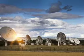 Els científics han suggerit la construcció de diverses estacions de recepció del sistema solar, que serien enormes conjunts d'antenes que s'estenen durant moltes milles en diferents llocs de la Terra.