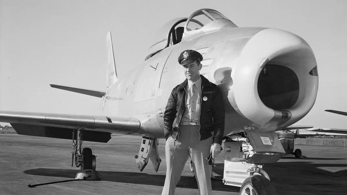 Tại sao Chuck Yeager là phi công vĩ đại nhất mọi thời đại