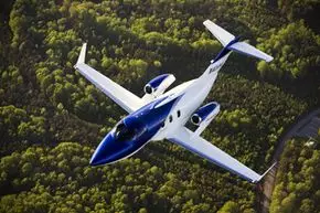 O resultado de 20 anos de investigación aeronáutica, as innovacións de HondaJet inclúen unha configuración patentada de montaxe do motor sobre o ala, unha á de fluxo laminar natural (NLF) e un morro de fuselaxe e unha estrutura de fuselaxe integrada completamente composta.