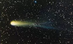 El cometa Halley es una bola de polvo helado que es visible desde la Tierra cada 76 años.