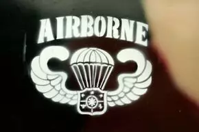 Paling ora, Sekolah Airborne bisa menehi kapercayan para prajurit.