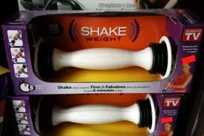 The Shake Weight тврди дека ги подобрува тегови со додавање пружина во мешавината.