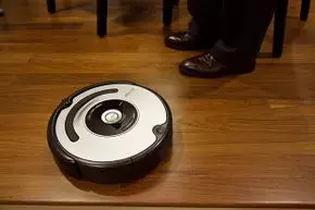 Roomba to robot odkurzający firmy, która projektuje poważny sprzęt.