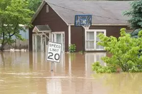 Banjir tak terkendali di Midwest Amerika.