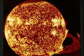 Skylab tog den här bilden av en solflamma som bröt ut från solen 1973.
