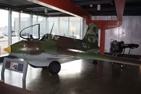 Jotkut asiantuntijat uskovat, että Luftwaffen rakettikäyttöinen Messerschmitt 163 Komet on saatettu luokitella