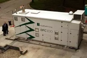Լոս Անջելեսի Ջոն Ֆերարոյի վառելիքային բջիջների էլեկտրակայանը հազիվ տրակտոր-կցասայլի չափով էներգիա է ապահովում 250 տան համար: Այս տեխնոլոգիան առանցքային դեր է խաղում բազմաթիվ միկրոցանցերի պլաններում: