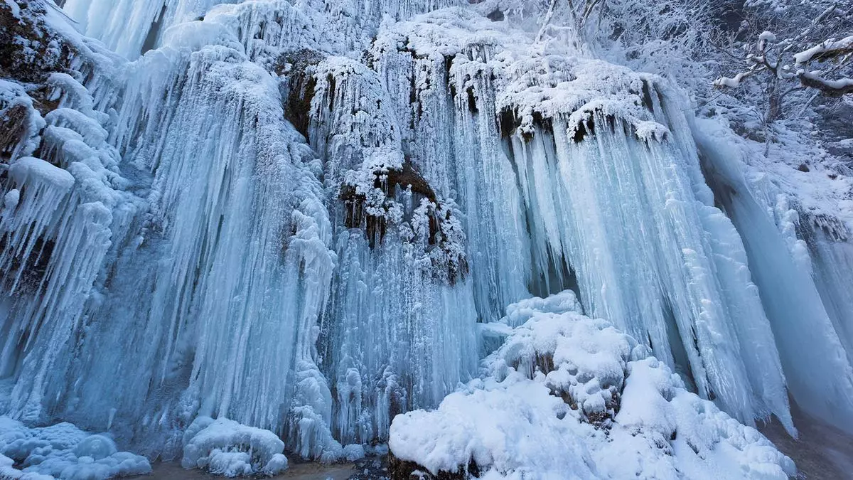 Hur i hela världen fryser ett vattenfall?