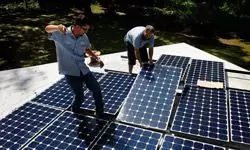 گاهی اوقات سرمایه گذاری در فناوری سبز - مانند پنل های خورشیدی - باعث صرفه جویی در دراز مدت می شود.
