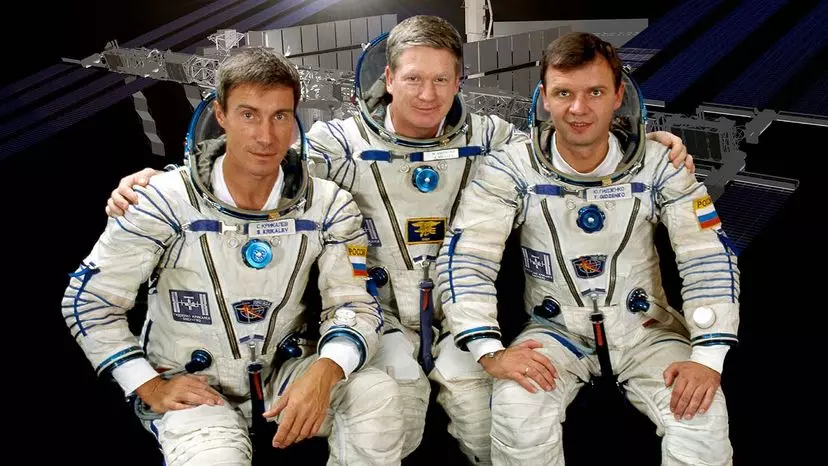 国际空间站上的 Sergei K. Krikalev、William M. Shepherd 和 Yuri Pavlovich