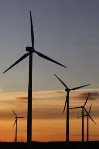 Projekty offsetowe mogą pomóc w finansowaniu energii odnawialnej, takiej jak energia wiatrowa.