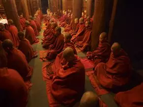 冥想的僧侶
