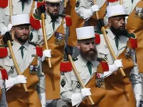 Kong Louis-Philippe var med på å designe uniformene til de franske fremmedlegionssoldatene som paraterte nedover Champs-Elysees i 2007.