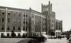 Il Waverly Hills Sanatorium situato appena fuori Louisville, in Ky., è vuoto da decenni ed è considerato uno degli edifici più infestati del paese.