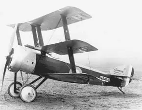 I-Sopwith Triplane mhlawumbi yayidume ngakumbi ngeenqwelomoya ezaziyilinganisa kunokuba yayizenzela ngokwayo.