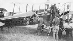 Jimmy Doolittle fór fyrsta flugið frá landi til strandar á innan við 24 klukkustundum.