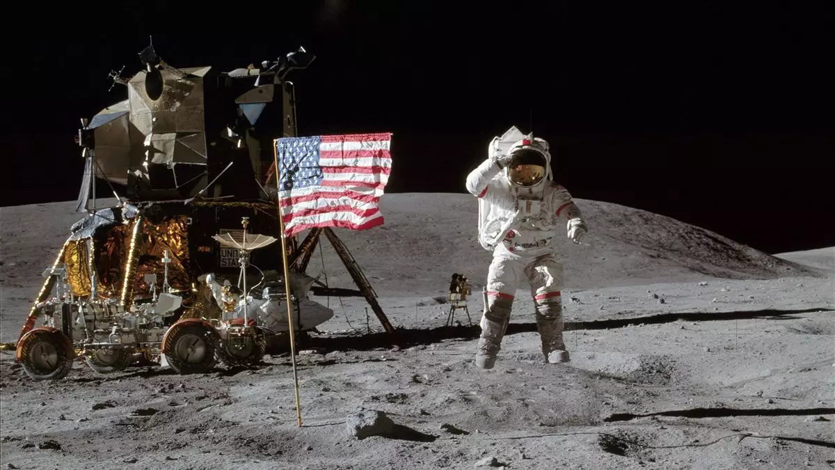 Apollo 11 Beha Banna ba Pele ka Khoeli. Ho thoe'ng ka Mesebetsi ea 12-17?