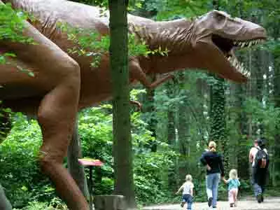Tyrannosaurus rex ເປັນນັກລ້າຫຼື scavenger?