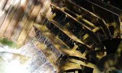 С помощью водяных колес и других технологий древние римляне использовали силу воды в своих интересах.