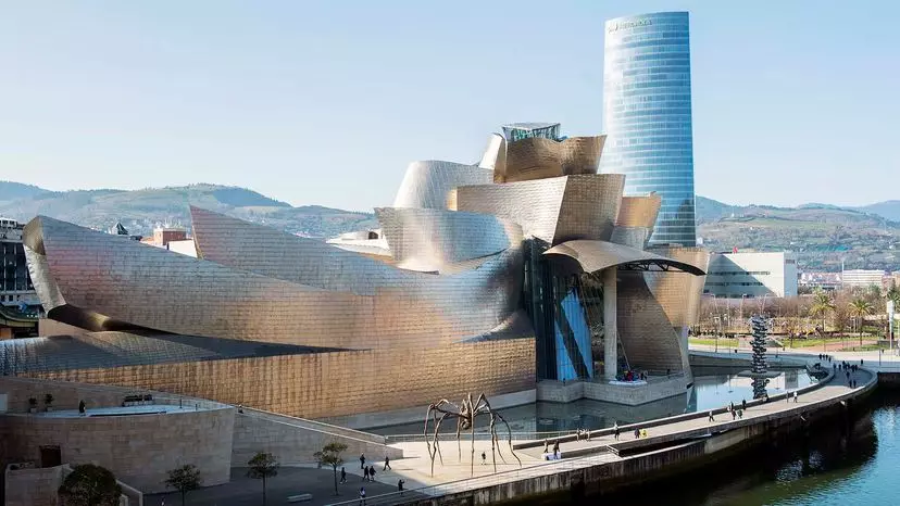 I-Guggenheim Bilbao Museum