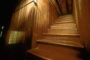 どこにも階段をたどると遠くまで行かない。