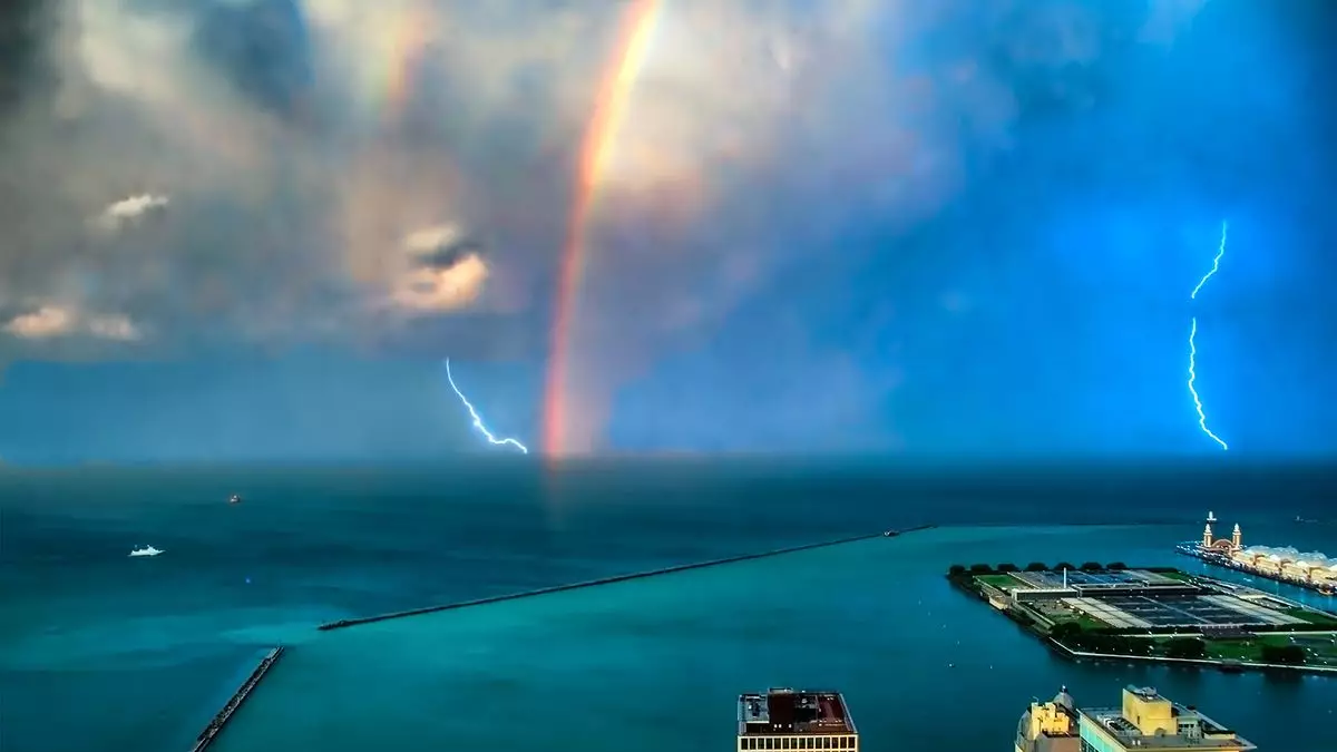 'Rainbow Lightning': Et af Moder Naturs sjældne shows