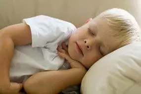 Zaspanost se najpogosteje pojavlja pri otrocih in pogosteje pri fantih kot pri deklicah.